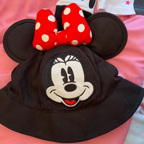 Disney | Accessories | Minnie Mouse Hat | Poshmark